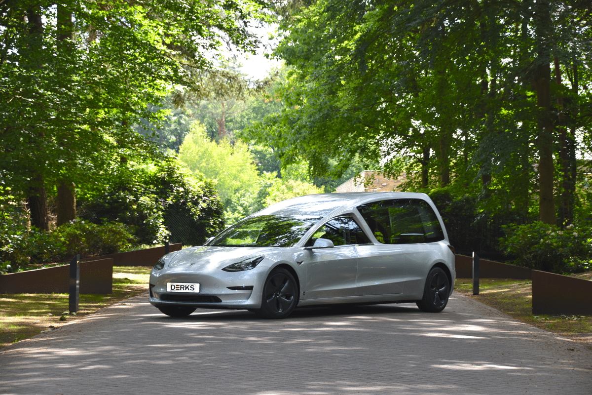 Our 9 models in hearses | Derks Funeral Mobility