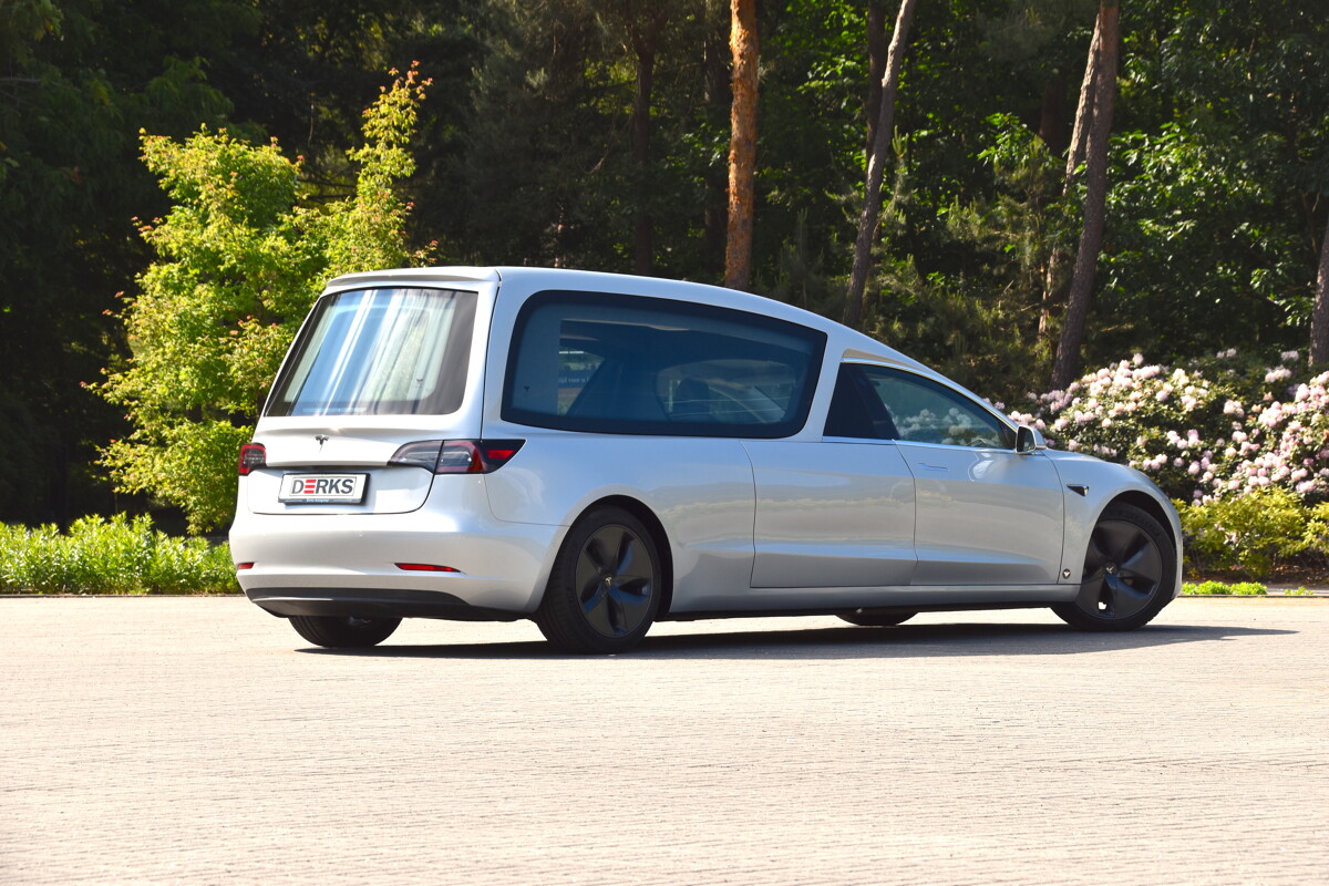Our 9 models in hearses | Derks Funeral Mobility